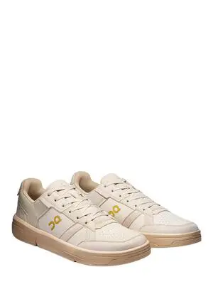 On The Roger Clubhouse Ace Sneaker - Sand/sand