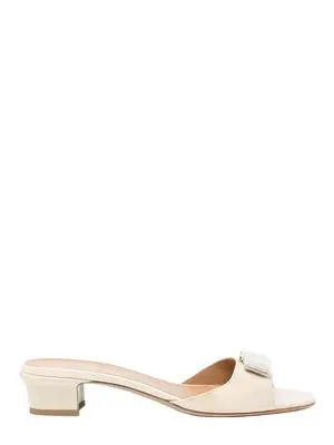 FERRAGAMO 40mm Vara Bow Sandals - Neutrals