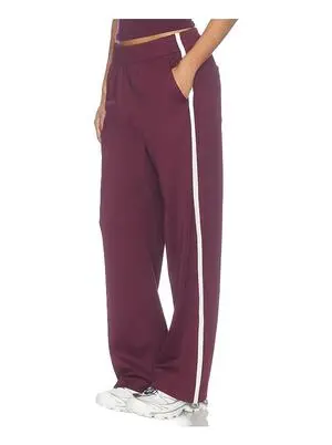 Beyond Yoga Beyond Yoga That Tracks Pant In Burgundy. Cabernet
