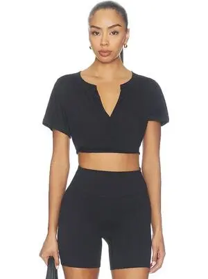 NIKESKIMS Nikeskims Crop Shortsleeve Top In Black.