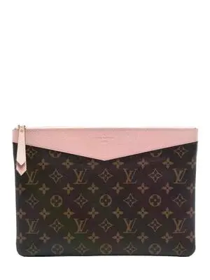 LOUIS VUITTON 2019 Monogram Daily Pouch - Brown
