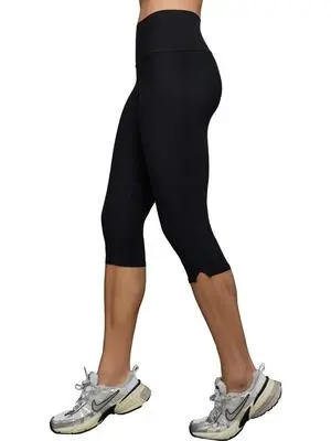Carbon38 High Rise Capri Legging In Melt - Black