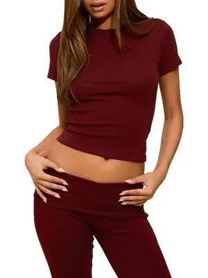 EDIKTED Emelia Fitted Stretch T-shirt - Burgundy