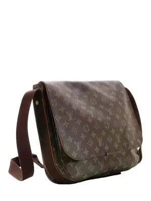 LOUIS VUITTON Beaubourg Messenger Bag Monogram Canvas Gm Crossbody Bag - Brown