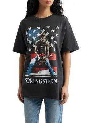MERCH TRAFFIC Graphic T-shirt - Black