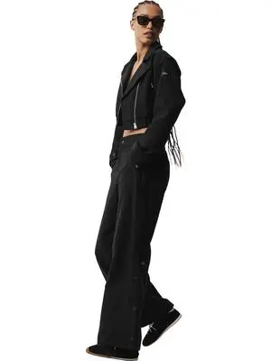 Alo Yoga Mid-rise Cosmopolitan Snap Pants - Black