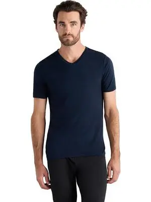 Quince 100% Merino Wool All-season V-neck Base Layer T-shirt - Navy