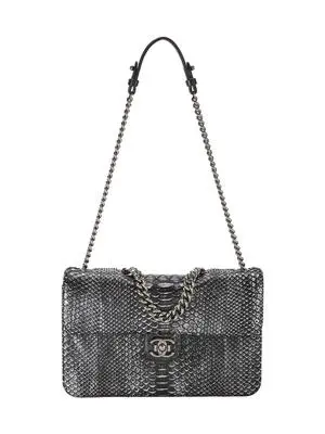 CHANEL Perfect Edge Jumbo Flap