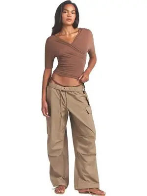 SKIMS Oversized Low Rise Cargo Pants - Desert
