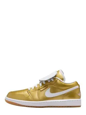 JORDAN Air Jordan 1 Low "Soccer Inspired" Brown