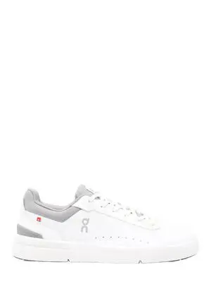On The Roger Advantage Sneakers - White