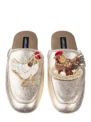 LAINES LONDON Classic Mules With Chicken And Hen Brooches - Gold