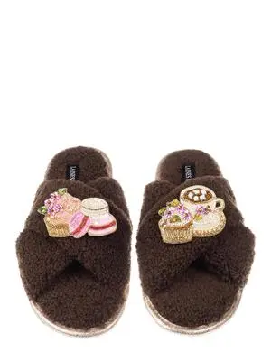 LAINES LONDON Boucle Slippers With Macaroon Brooches - Brown