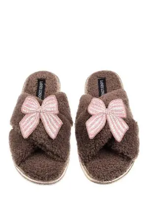 LAINES LONDON Boucle Slippers With Detachable Bow Brooches - Brown