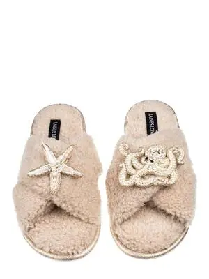 LAINES LONDON Boucle Slippers With Brooches - Brown