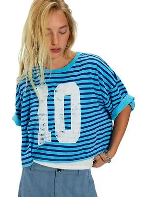 Daydreamer Striped Sport Graphic Cropped Tee - Blue Pattern