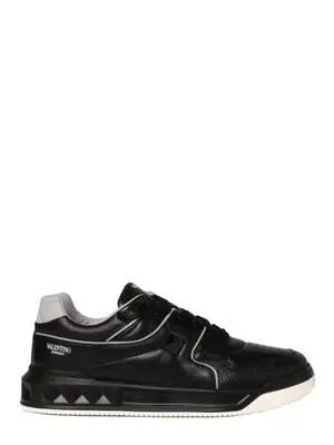 Valentino Garavani Valentino Garavani One Stud Lace-Up Sneakers Black/gray
