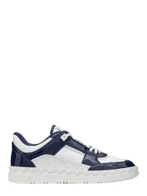Valentino Garavani Valentino Garavani Low-Top Lace-Up Sneakers With Stud Detailing Blue/white