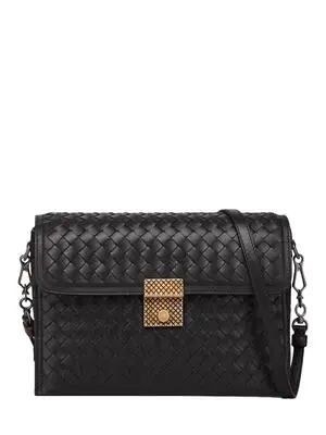 Bottega Veneta Woven Shoulder Bag With Clasp - Black