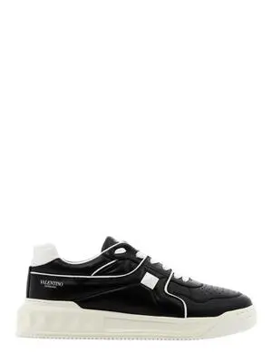Valentino Garavani Valentino Garavani Roman Stud Lace-Up Sneakers Black
