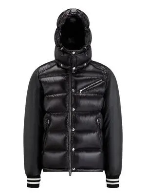 Moncler Vercors Short Down Jacket With Logo Patch - Black