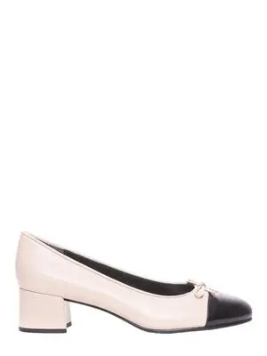 TORY BURCH Tory Burch Logo Plaque Round-Toe Pumps