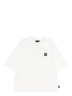 OUTHERE Logo-patch Raglan-sleeve T-shirt - White