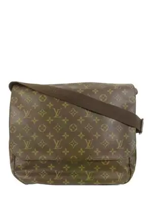 LOUIS VUITTON Monogram Canvas Beaubourg Mm Cross Body Bag - Brown