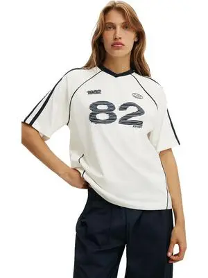 COTTON ON V-neck Raglan Graphic T-shirt - London 82  Vintage White