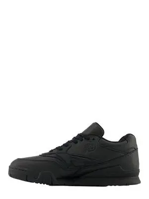 NEW BALANCE 770 Sneakers - Black