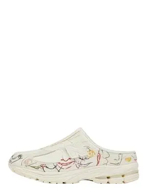 NEW BALANCE New Balance X Bryant Giles 2002R Mule "The Artists Shoe" Cream