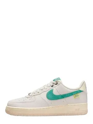 Nike Nike Air Force 1 '07 LV8 "Test Of Time" Sneakers White/green