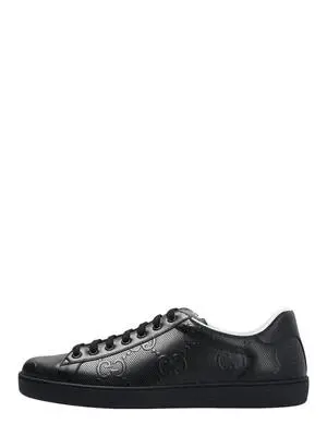 Gucci Ace Low Top Sneakers With Embossed Gg Logo - Black