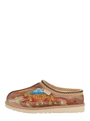 UGG X Palace Tasman Embroidered Slipper - Chestnut
