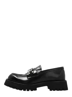 Gucci Leather Lug Sole Loafers With Chain Detail - Black