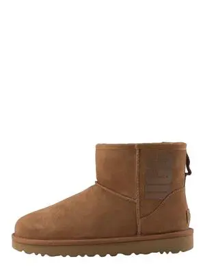 UGG Classic Mini Boots With Rubber Logo Detailing - Chestnut Brown