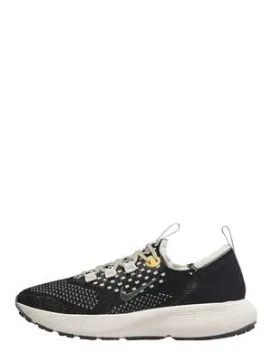 Nike React Escape Run Flyknit Sneakers - Black/goldgold/white