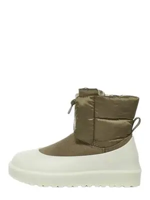 UGG Classic Maxi Toggle Boots - Default Colorway