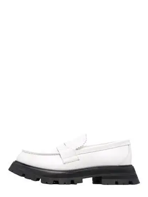 Alexander McQueen Wander Loafer Shoes - White/black