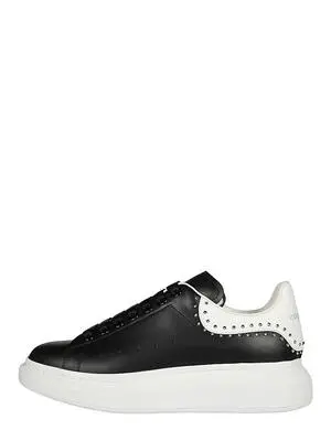 Alexander McQueen Oversized Sneaker With Stud Embellishments - Black/white