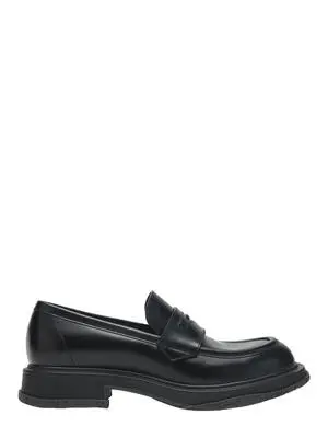 Gucci Leather Loafer With Embossed Logo - Black