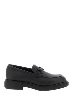 FERRAGAMO Arden Hammered Leather Loafers With Gancini Clasp - Black
