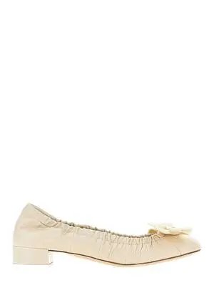 Prada Leather Ballerina Flats With Bow Detailing And Gold-tone Logo - Beige