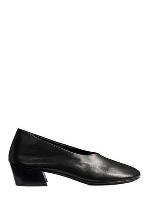 Khaite Marcy Pump In Calfskin - Black