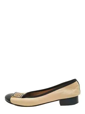 Carolina Herrera Logo Cap-toe Flat Pumps - Neutrals