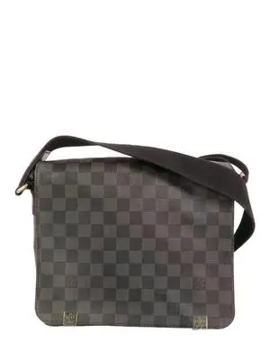 LOUIS VUITTON District Shoulder Bag - Black