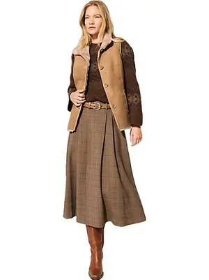 Overland Robin Reversible Sheepskin Vest - Camel
