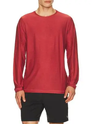 Vuori Strato Tech Long Sleeve Tee In Red - Fire Heather