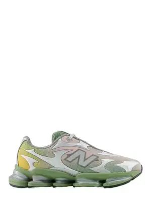 NEW BALANCE Metallic Mesh Sneakers - Silver