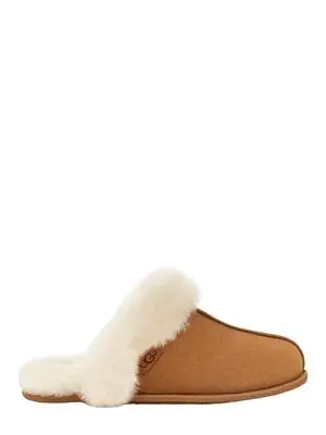 UGG Round Toe Slippers With Embossed Logo - Maroon